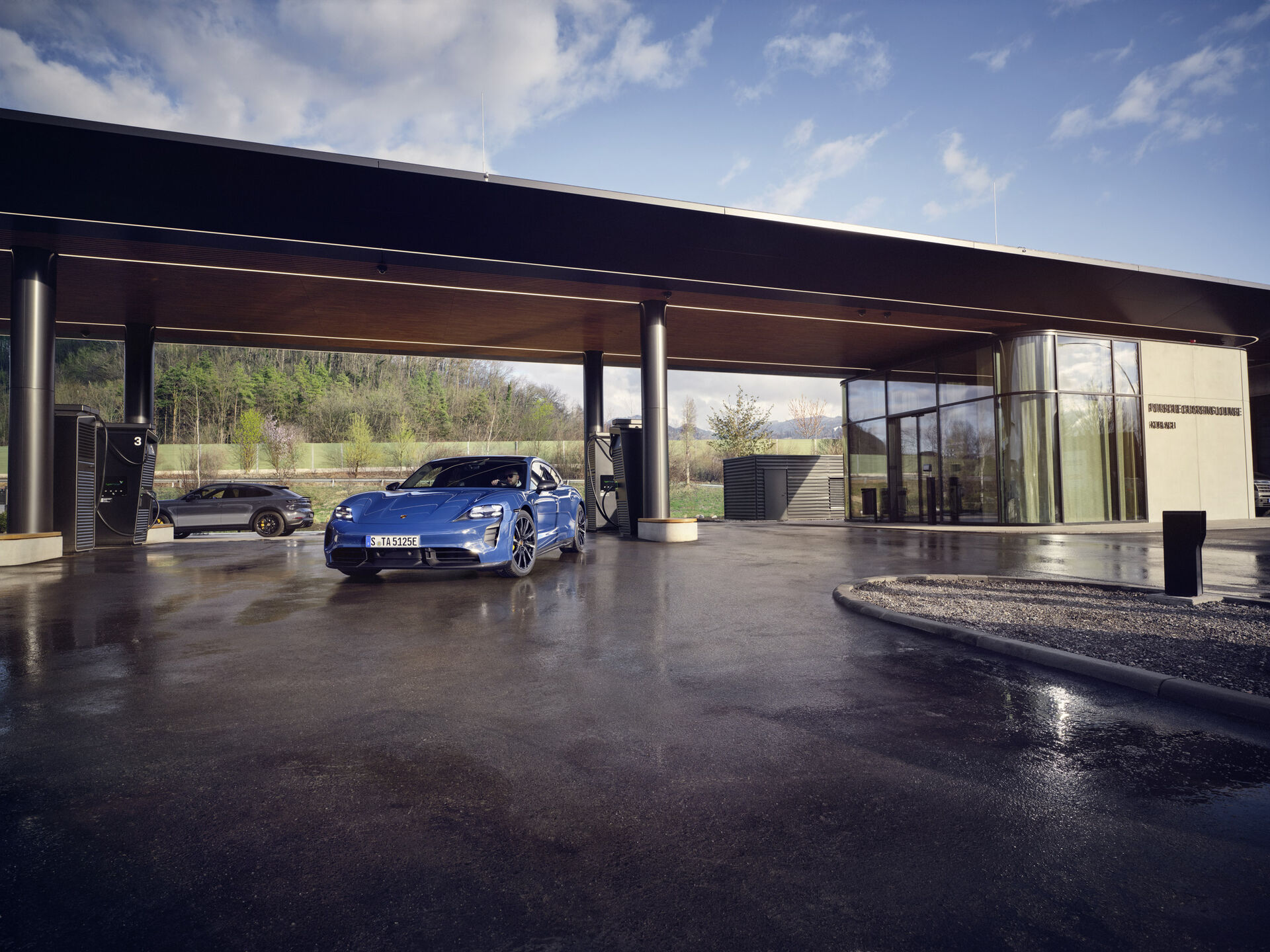 Porsche HPC Lounge - Porsche E-Performance & E-Mobility - Service ...