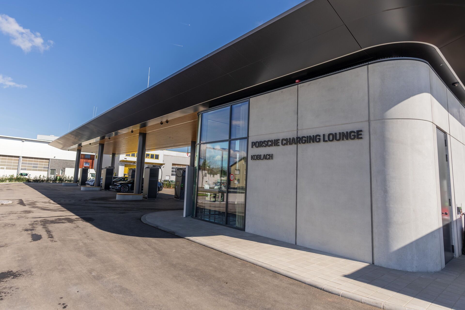 Porsche HPC Lounge - Porsche E-Performance & E-Mobility - Service ...