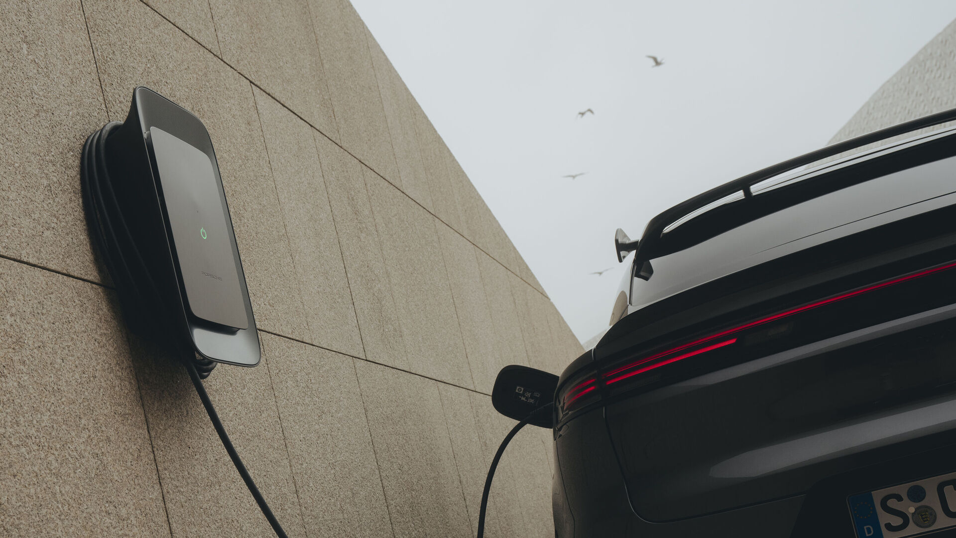 Alles rund ums Laden von Porsche Elektro- & Hybridfahrzeugen. - Porsche ...